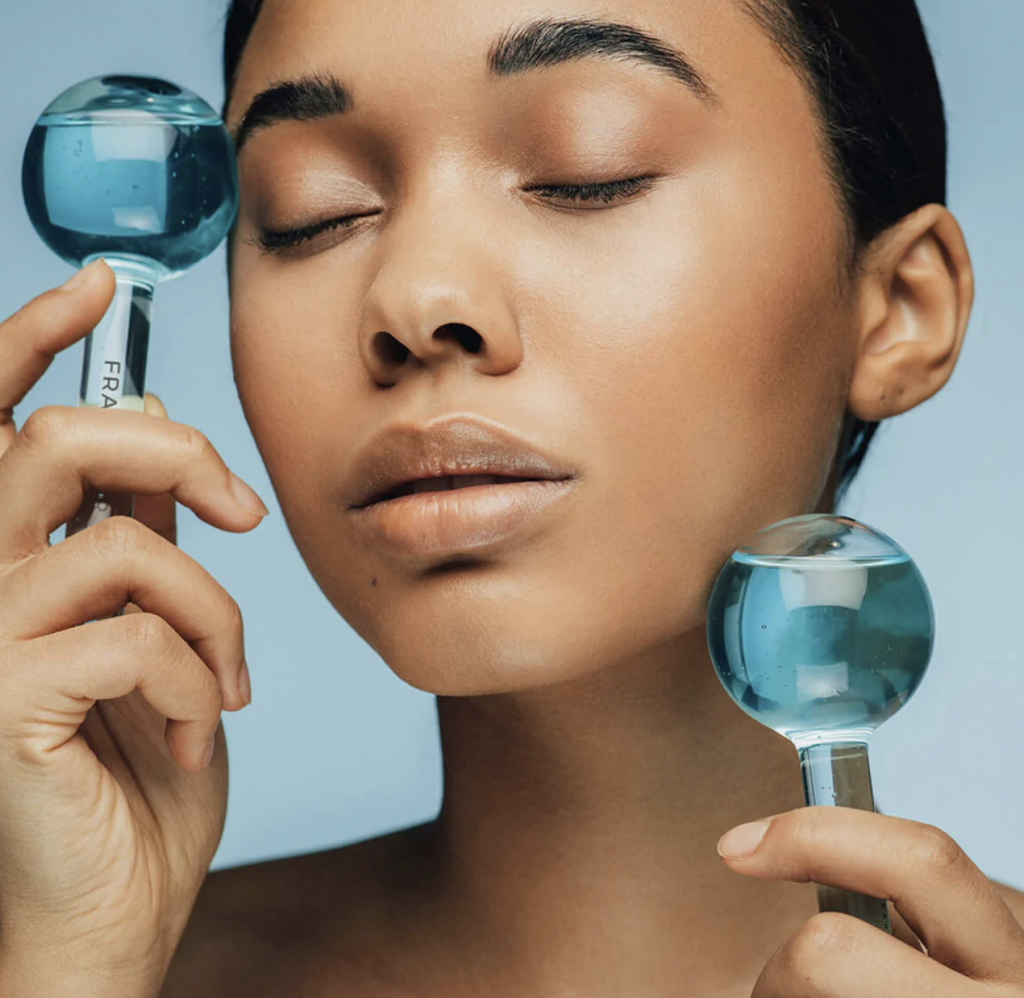 Cryo stick, la herramienta en frío para un masaje facial con efecto flash