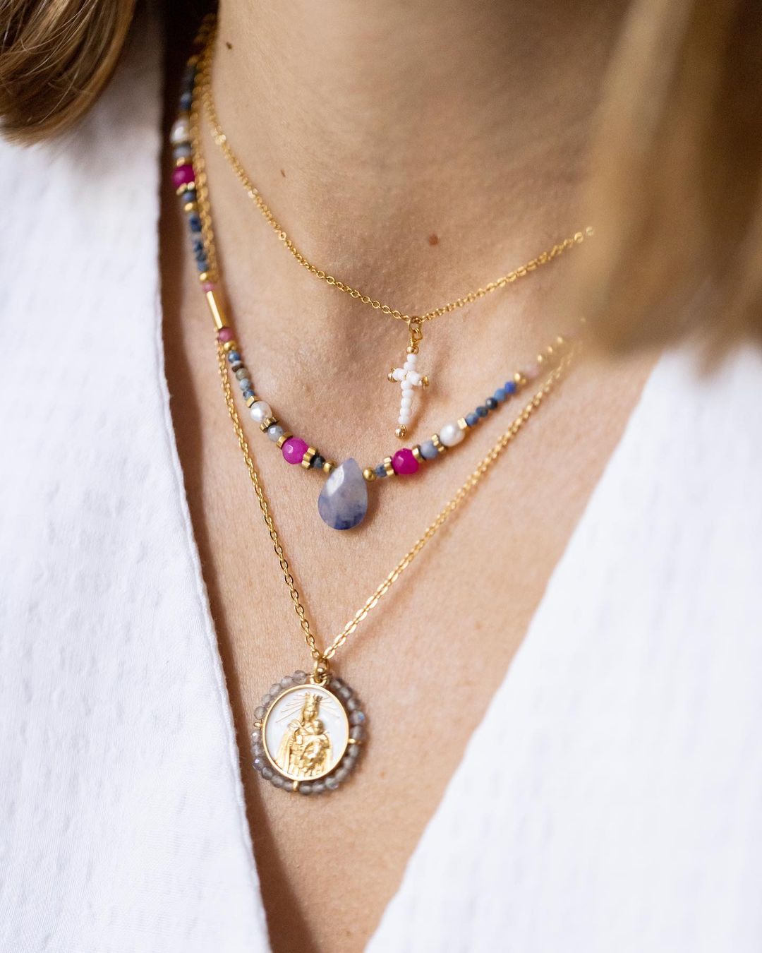 Casilda Finat nos recibe en su casa y nos enseña su colección de joyas ...