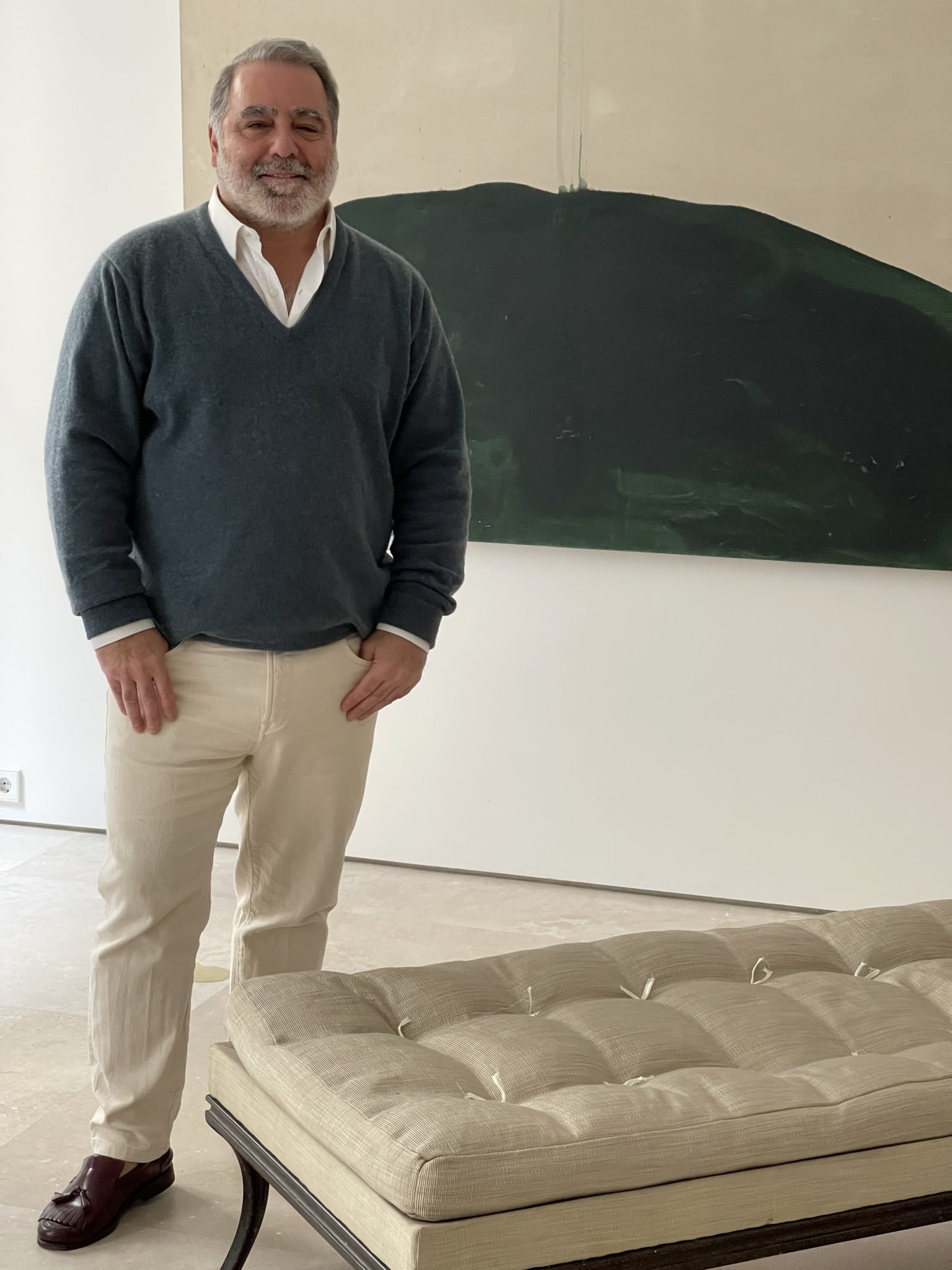 En casa de Luis Puerta, el elegante y atemporal decorador que nunca sigue las tendencias