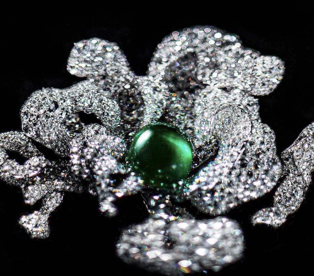 El poder hipnótico de las joyas artesanales de la diseñadora Elsa Jin