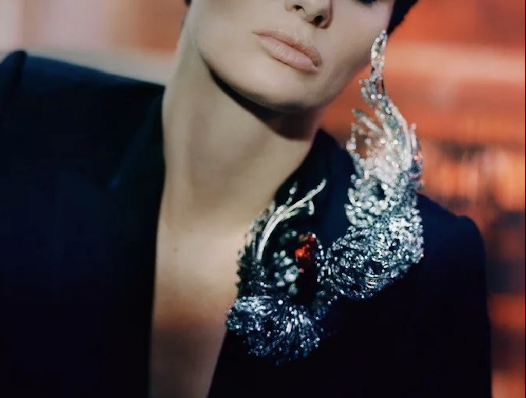 El poder hipnótico de las joyas artesanales de la diseñadora Elsa Jin