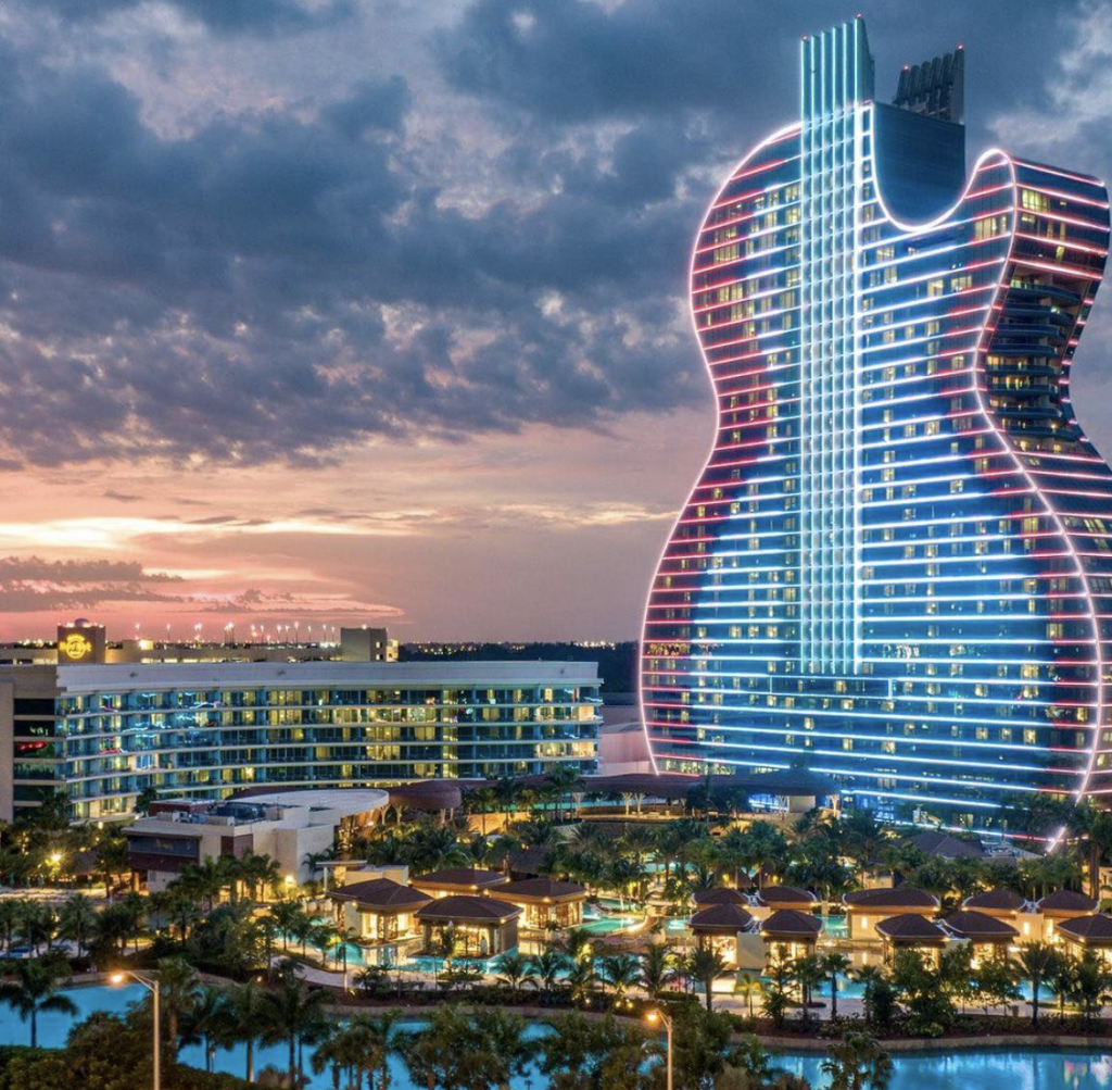 El hotel con forma de guitarra de Steve Peck, el arquitecto del rock