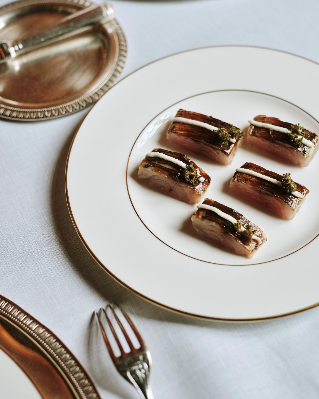 Descubrimos 5 restaurantes escondidos en los mejores hoteles de Madrid.