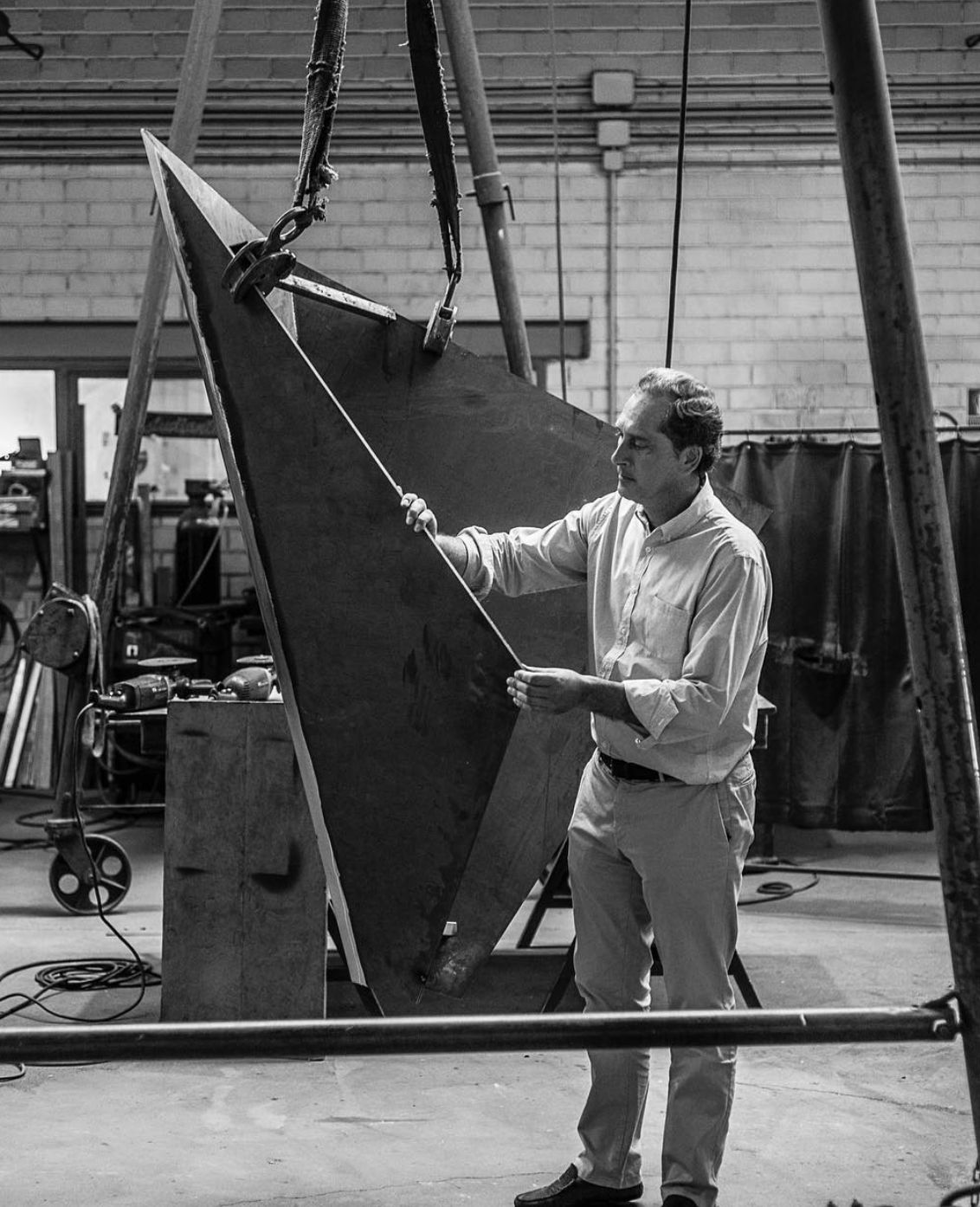 El escultor de acero, Arturo Berned nos abre las puertas de su estudio