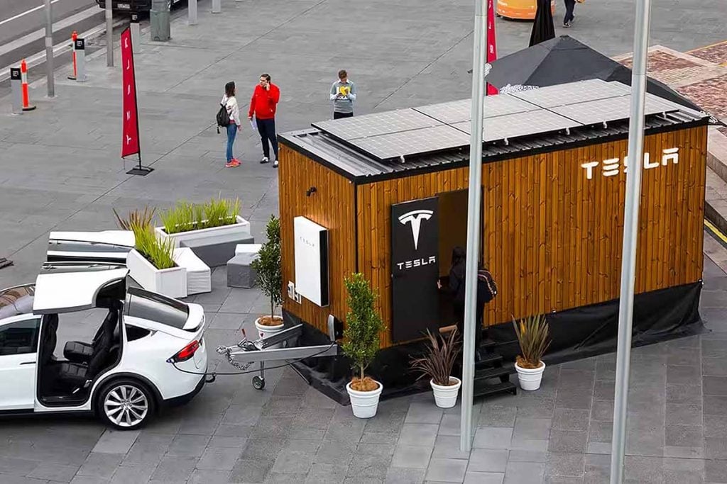 Tesla Tiny House, la casa sobre ruedas alimentada con energía renovable