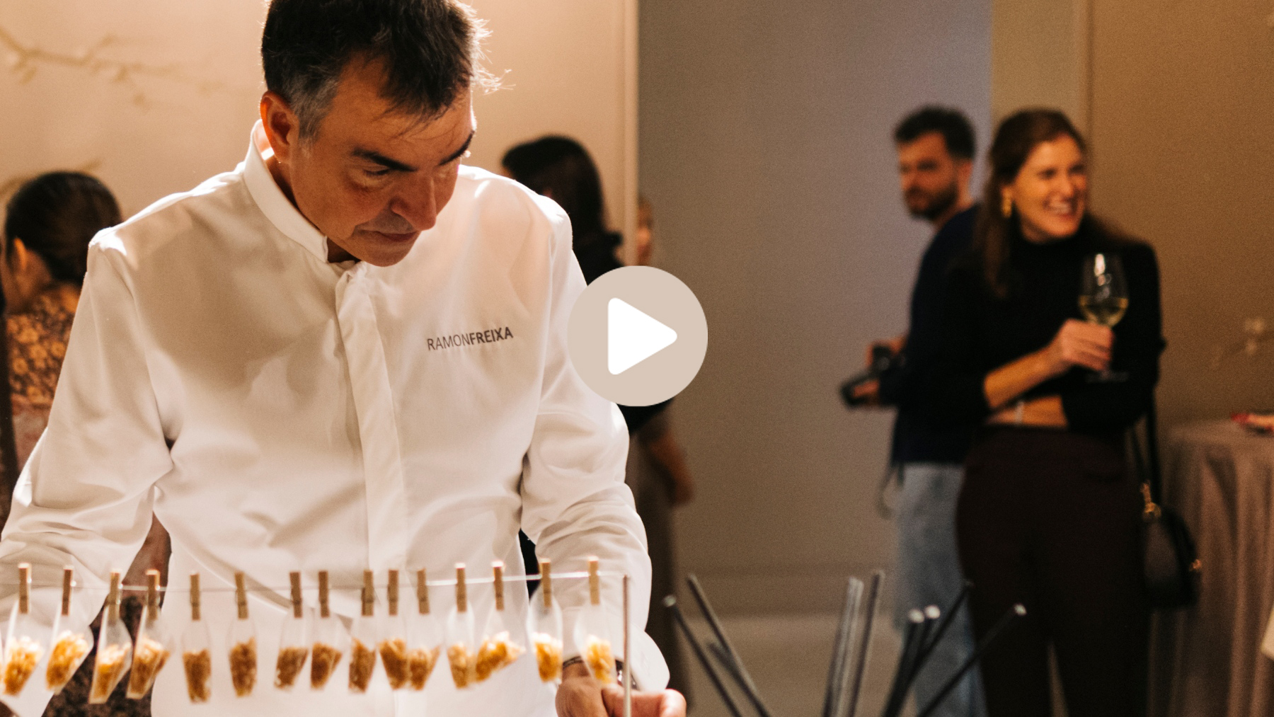 Una exclusiva cita con el chef Michelin Ramón Freixa y la firma de ...