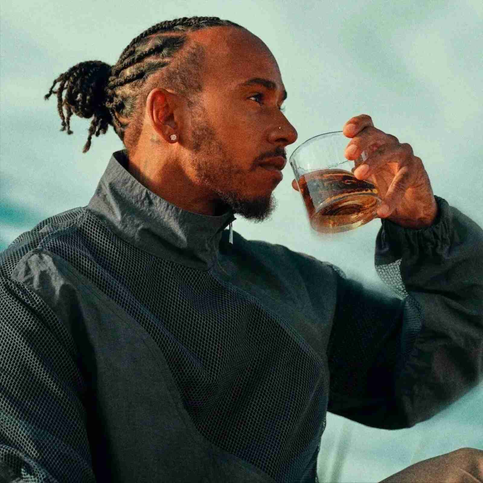 Lewis Hamilton amplía su fortuna con un nuevo tequila sin alcohol