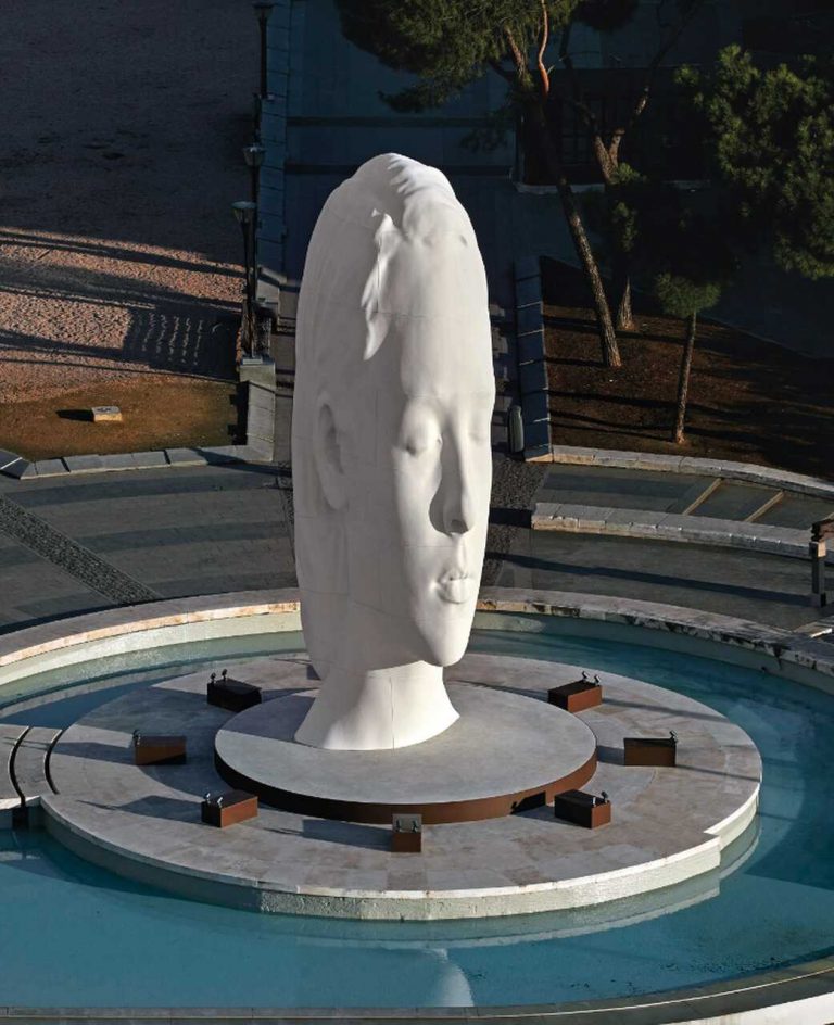 Qué pasará con 'Julia', la escultura blanca de ojos cerrados de la ...