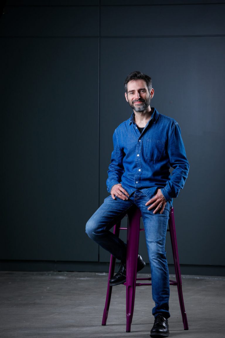 Toni Sánchez Bernal: "Escribir una novela es como hacer un estiptis al ...