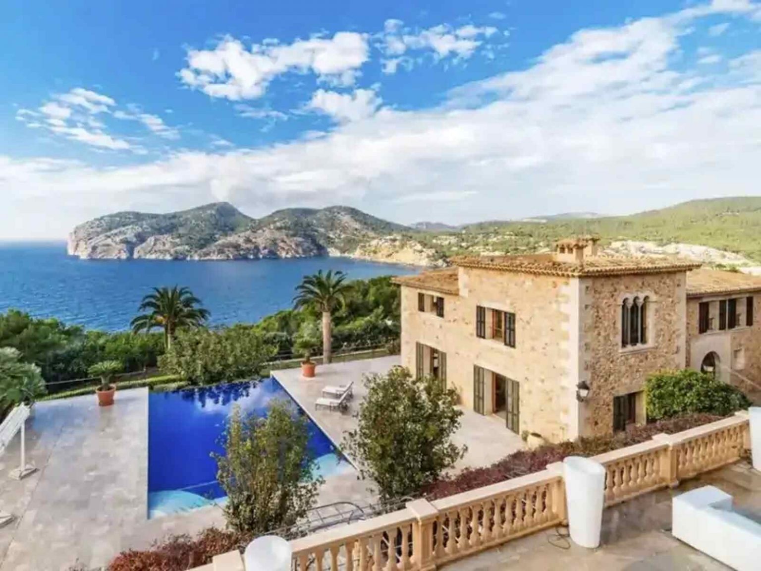 La villa en Mallorca donde veranea Claudia Schiffer: 26 millones y unas ...