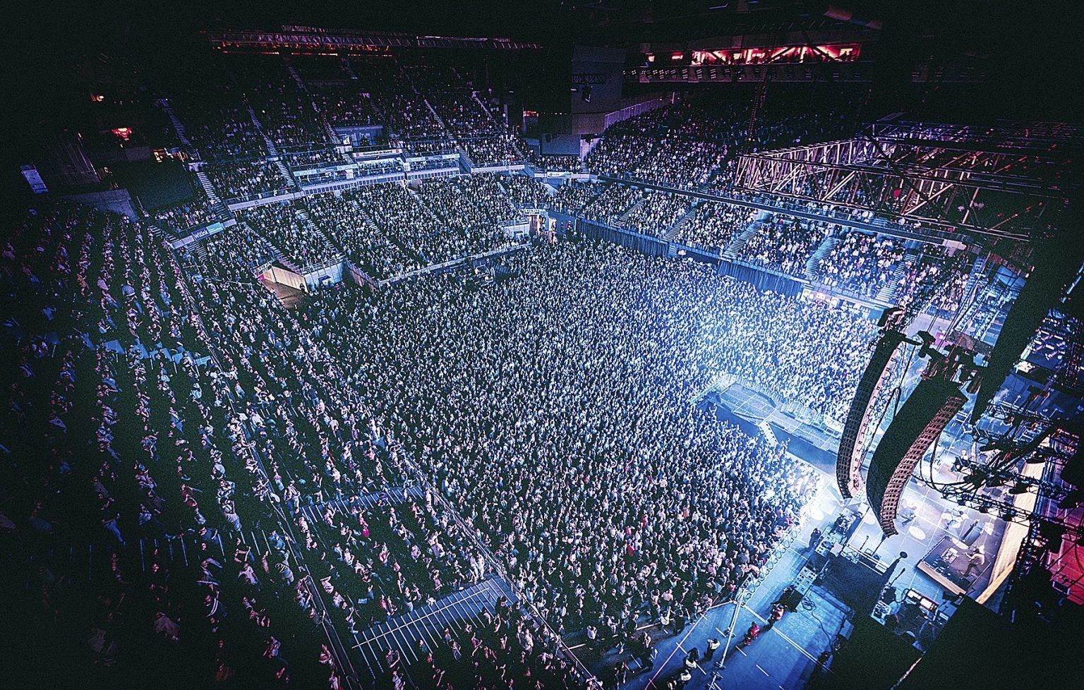 Madrid recibe a Rosalía: el espectáculo de 'Lux' en Movistar Arena