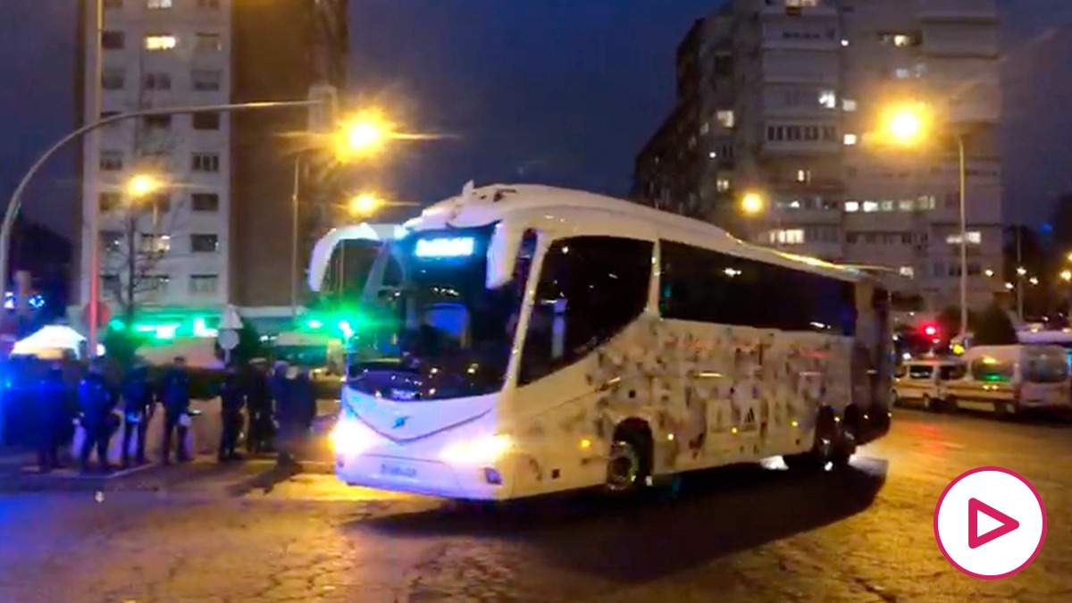 Así llegó el autobús del Real Madrid: miles de madridistas arroparon al ...