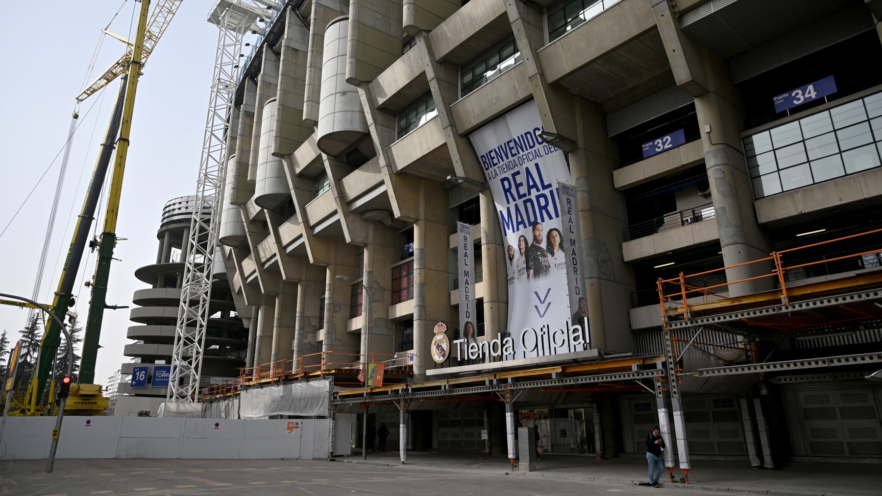Santiago Bernabéu: Destrozan con alunizaje la tienda del Real Madrid
