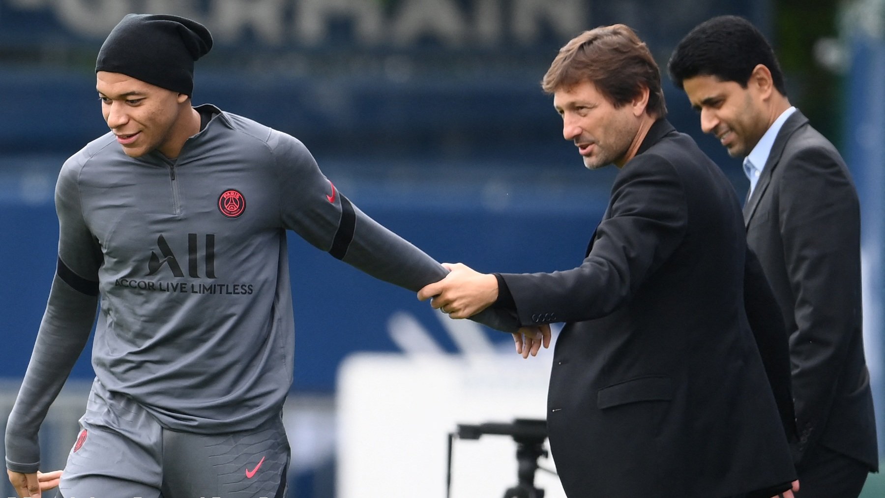 Leonardo ve complicada la renovación de Mbappé con el PSG