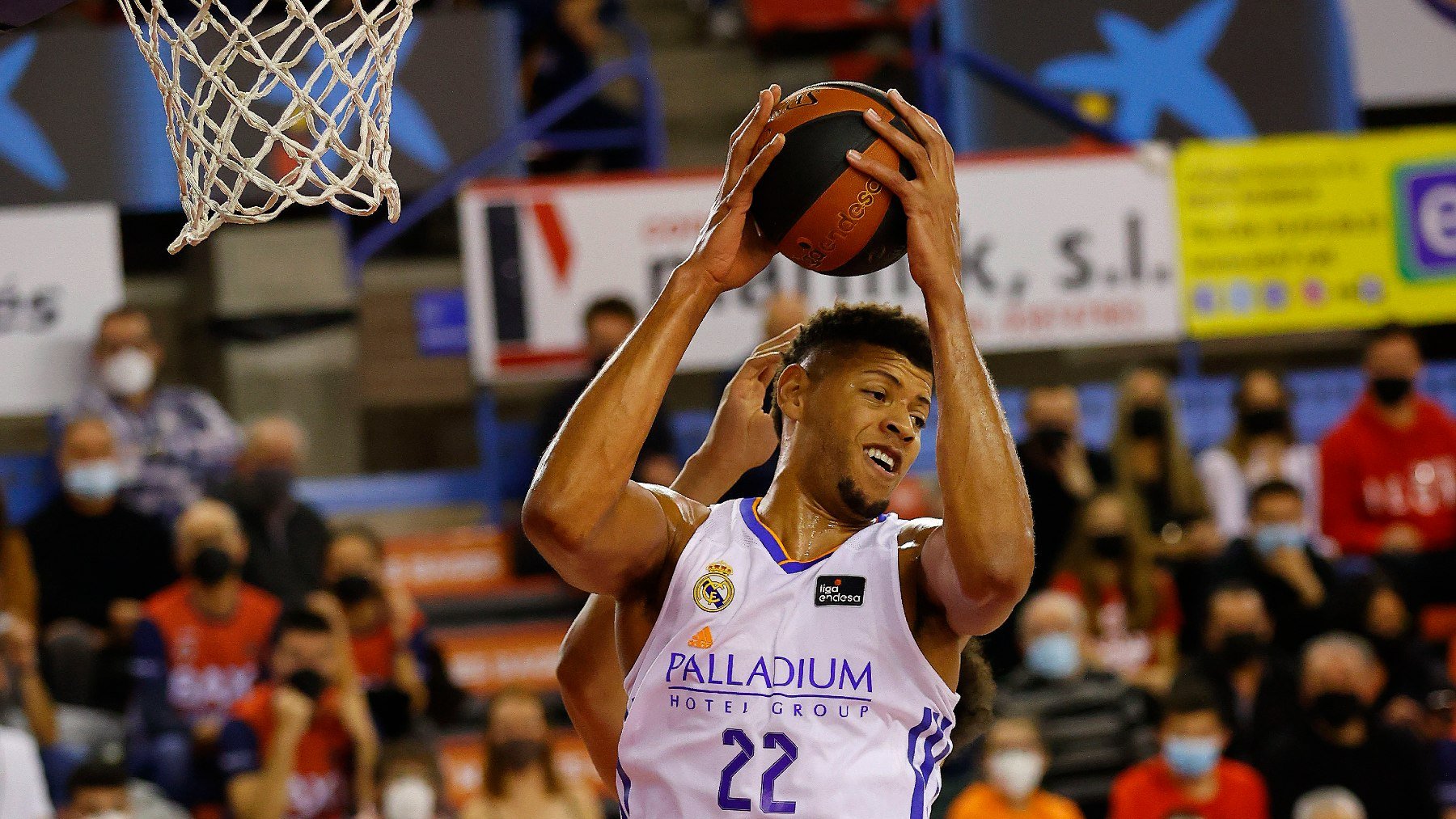 Tavares sostiene al Madrid ante un gran Manresa