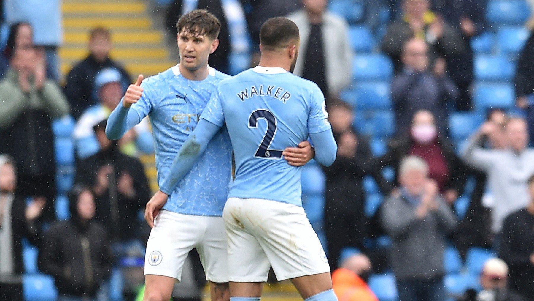 Walker y Stones no se entrenan con el Manchester City