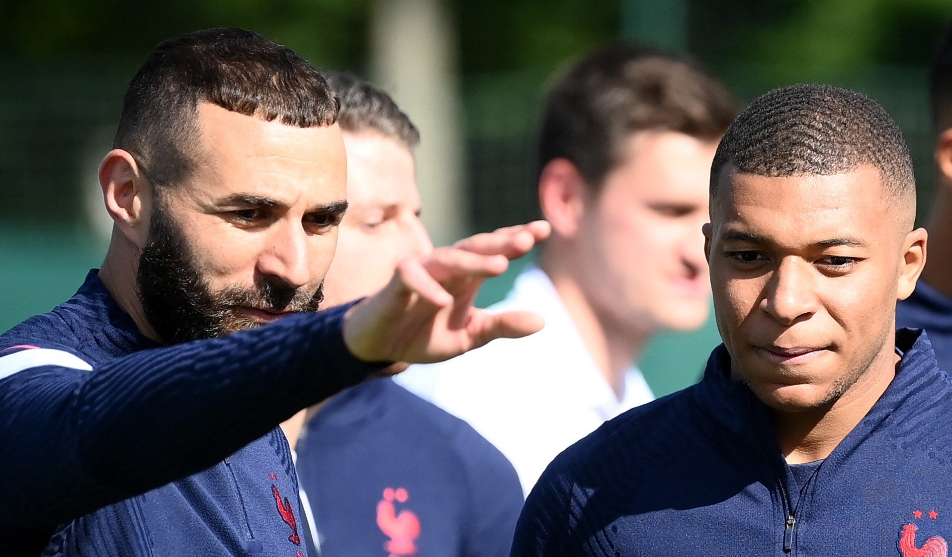 Karim Benzema y Kylian Mbappé sellan la paz con Francia