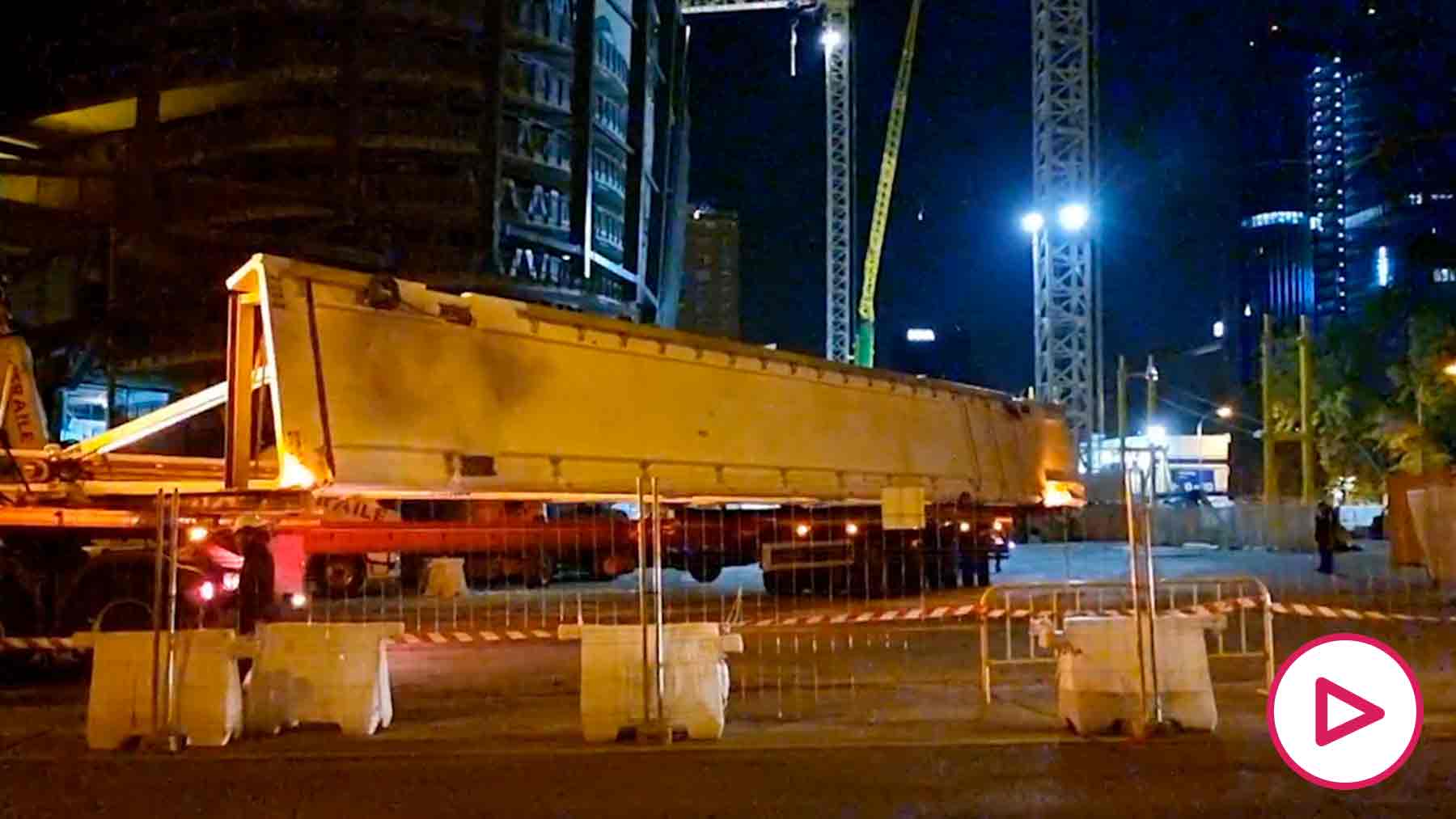 El Bernabéu recibe los primeros tramos de la cubierta retráctil