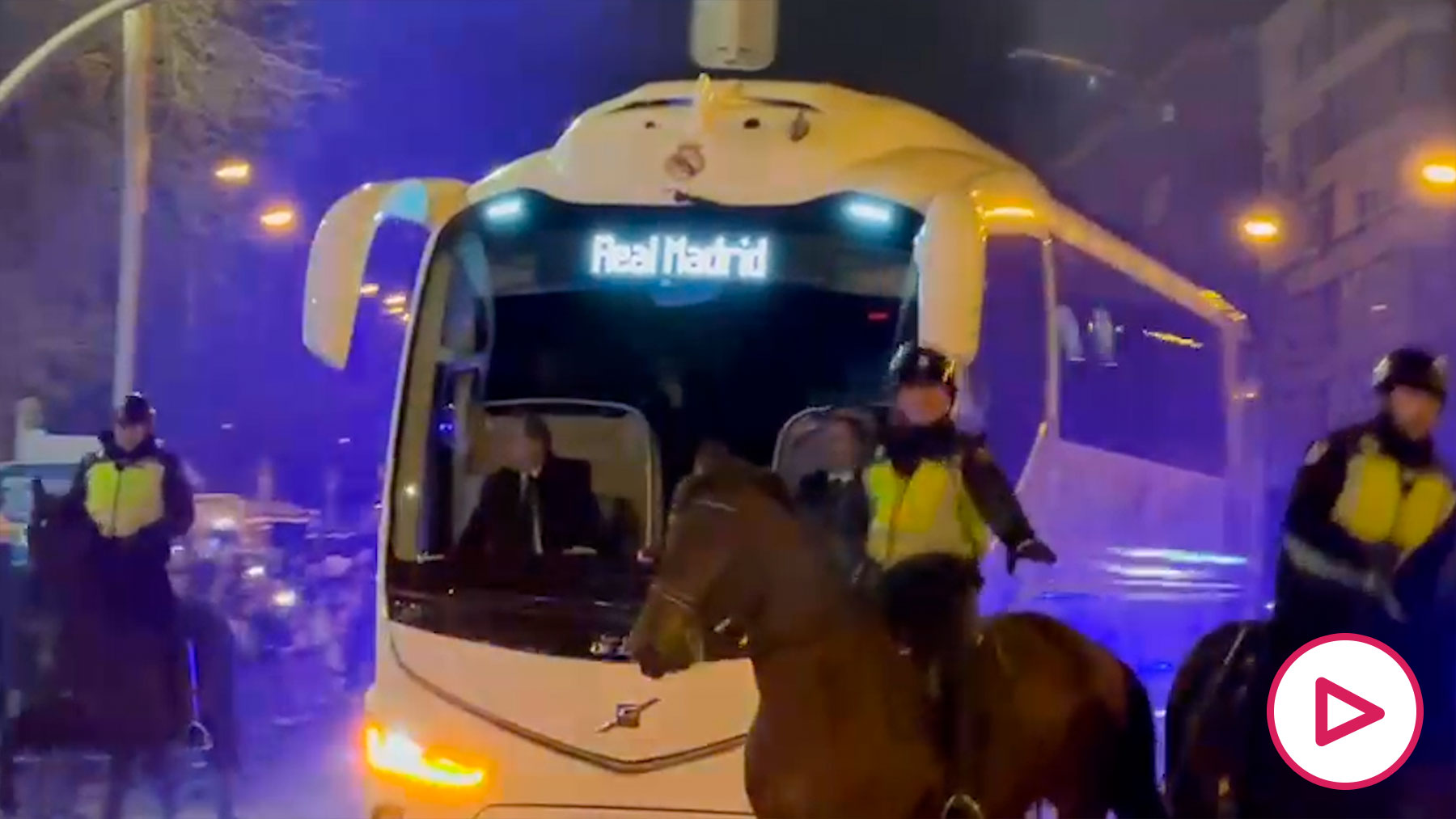 Así fue la llegada del autobús del Real Madrid al Santiago Bernabéu ...