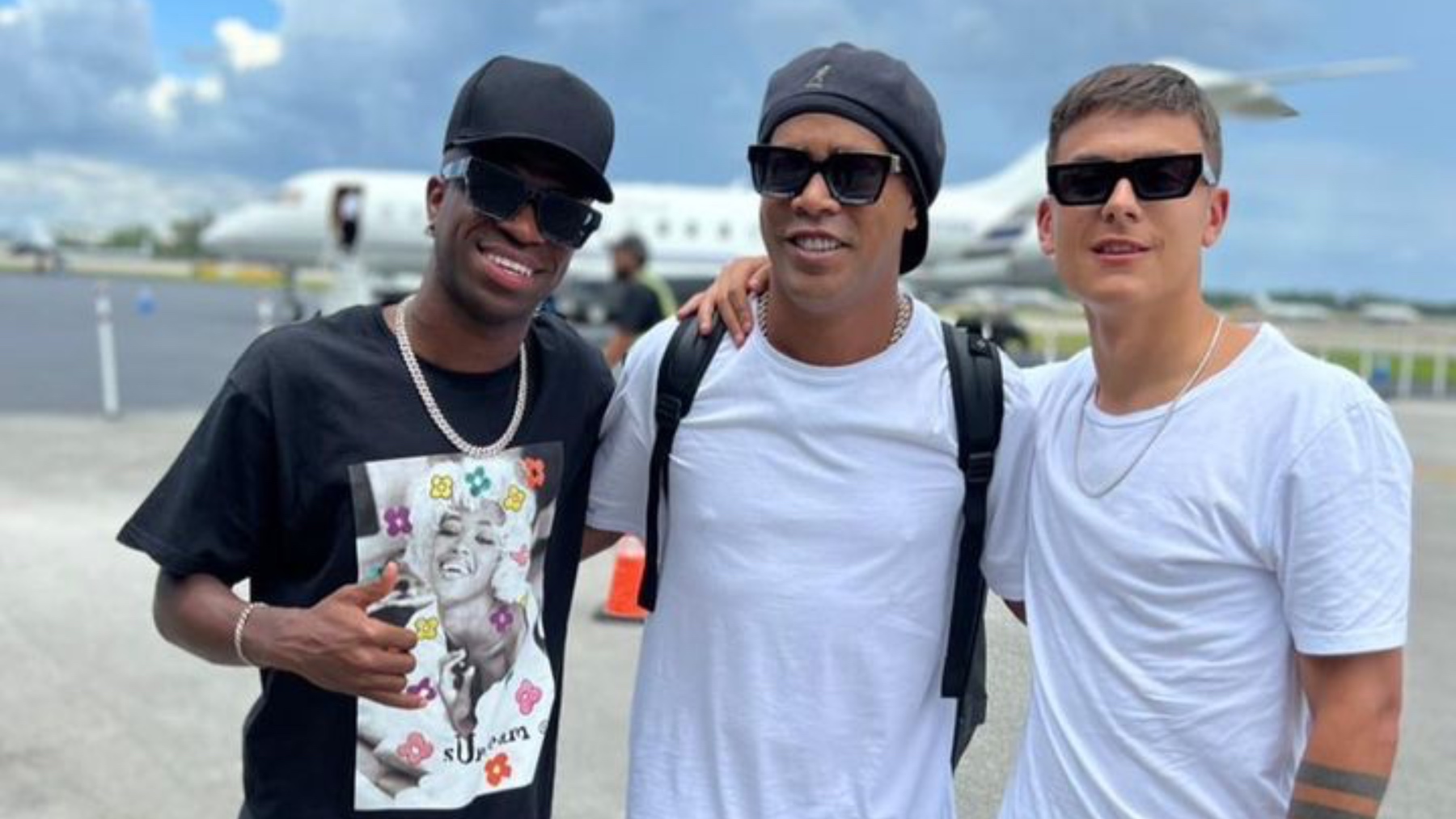 El regalo viral de Vinicius a Dybala: "Para mi hermano campeón del mundo"