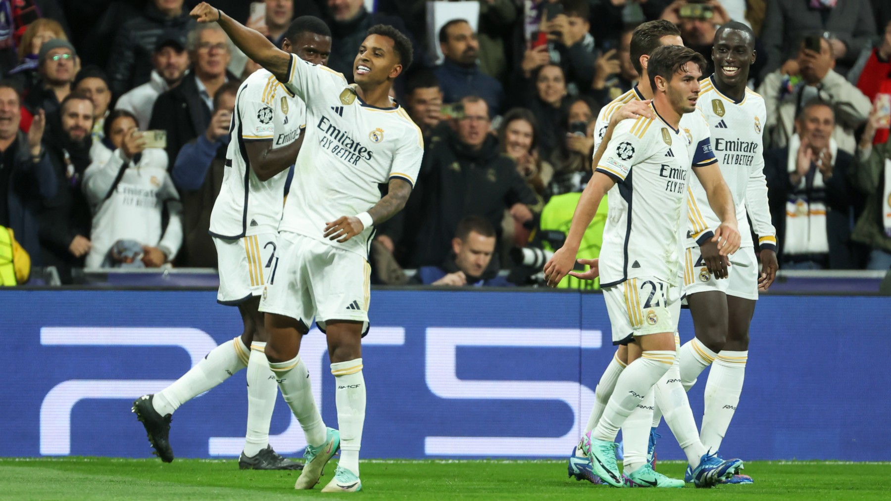El Real Madrid recupera el ánimo con un pleno histórico