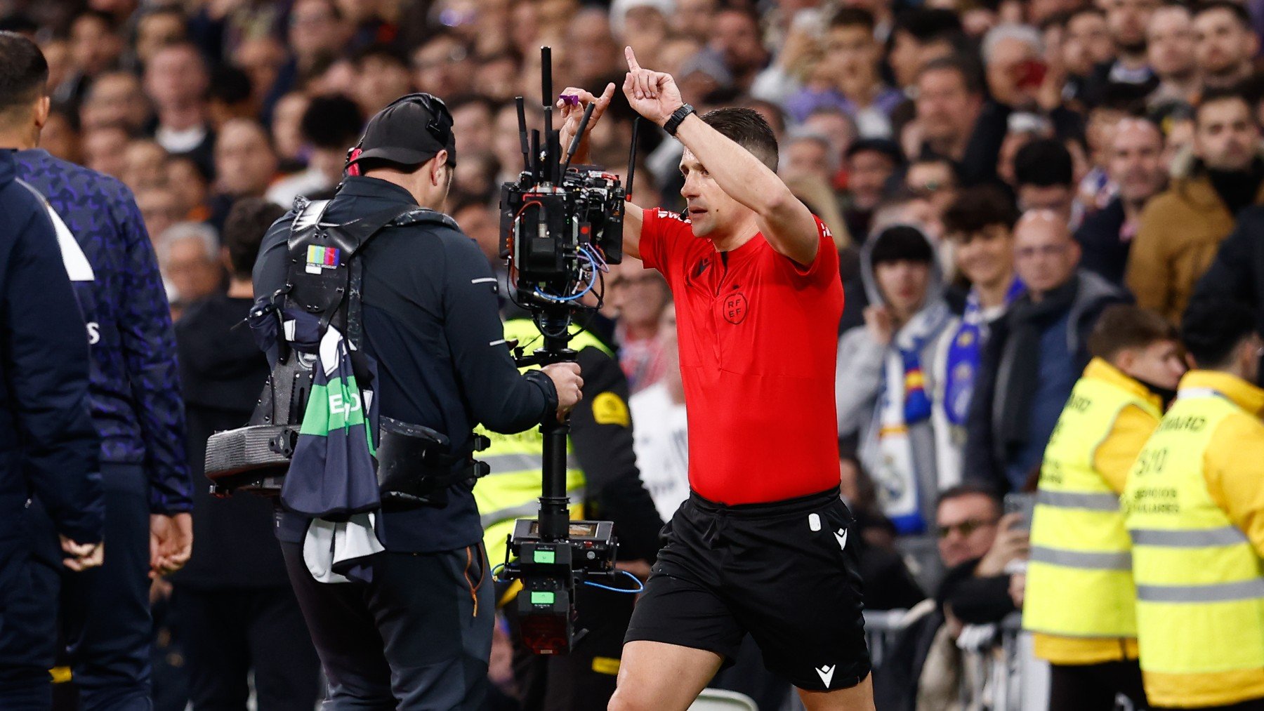 El rocambolesco audio del VAR en el gol anulado a Lucas por falta de ...