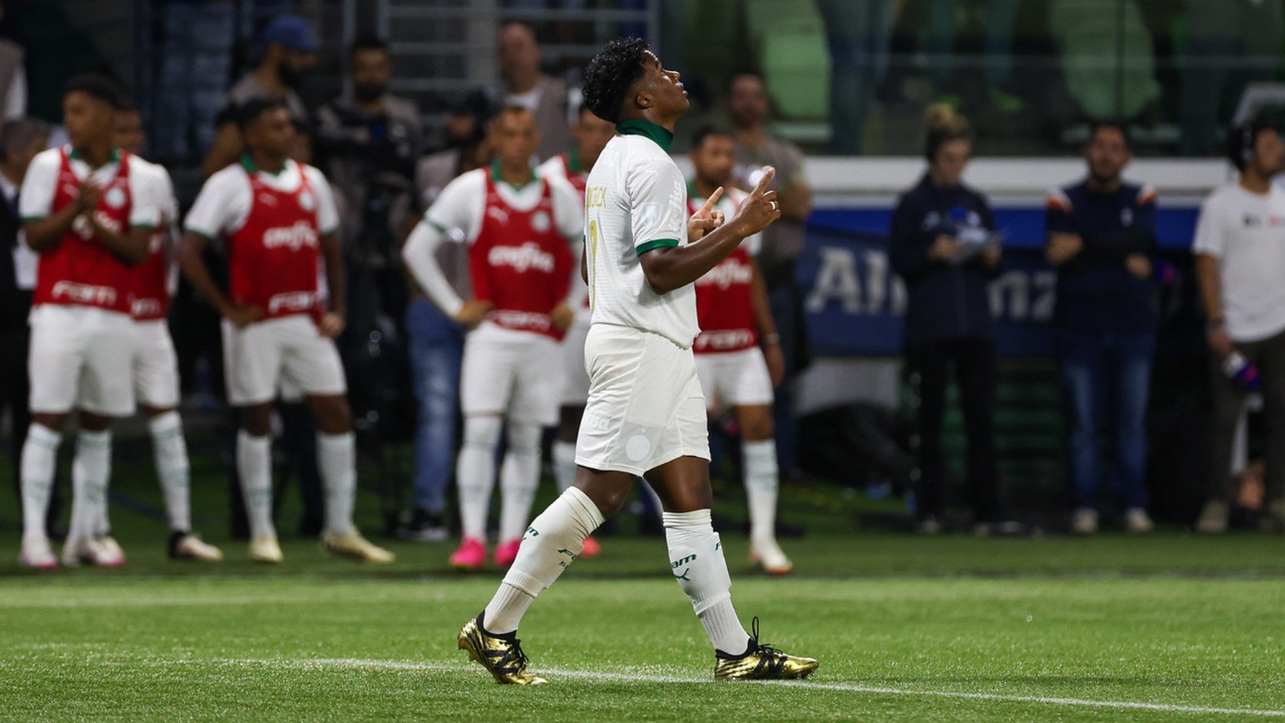 Endrick sigue en modo estrella y clasifica al Palmeiras con otro golazo