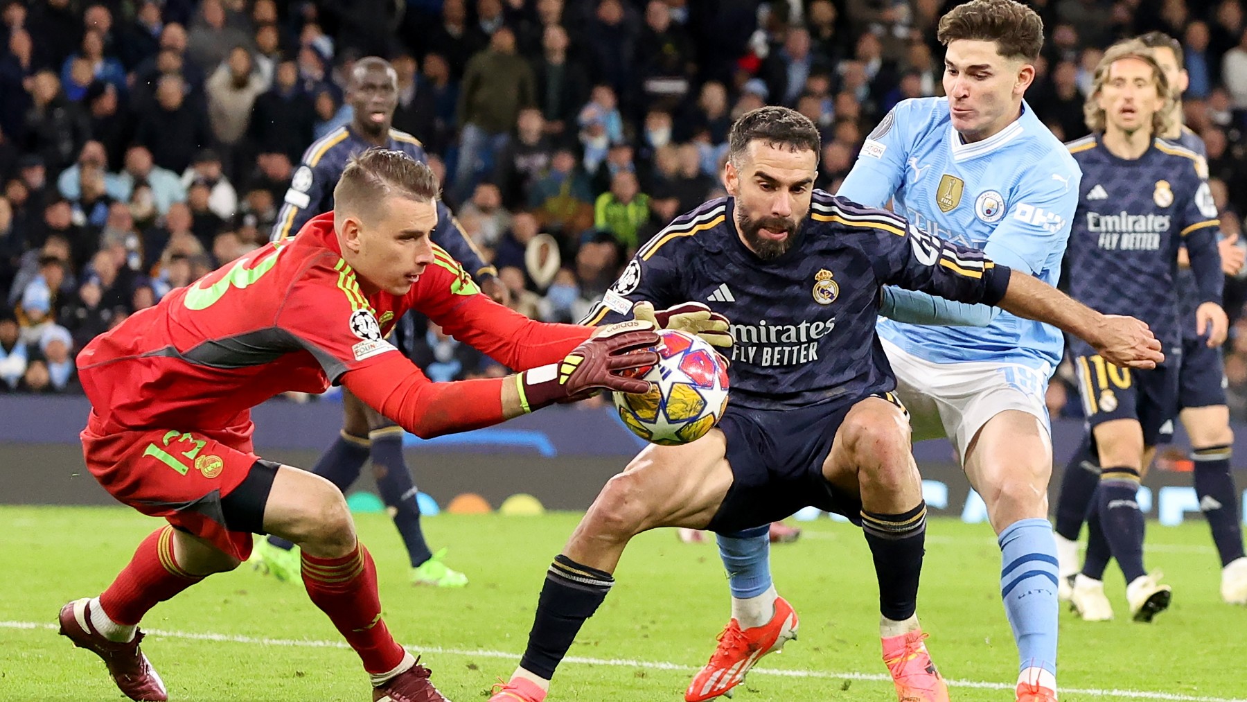 Lunin: "Arriesgué a quedarme en el centro con Bernardo y menos mal que ...