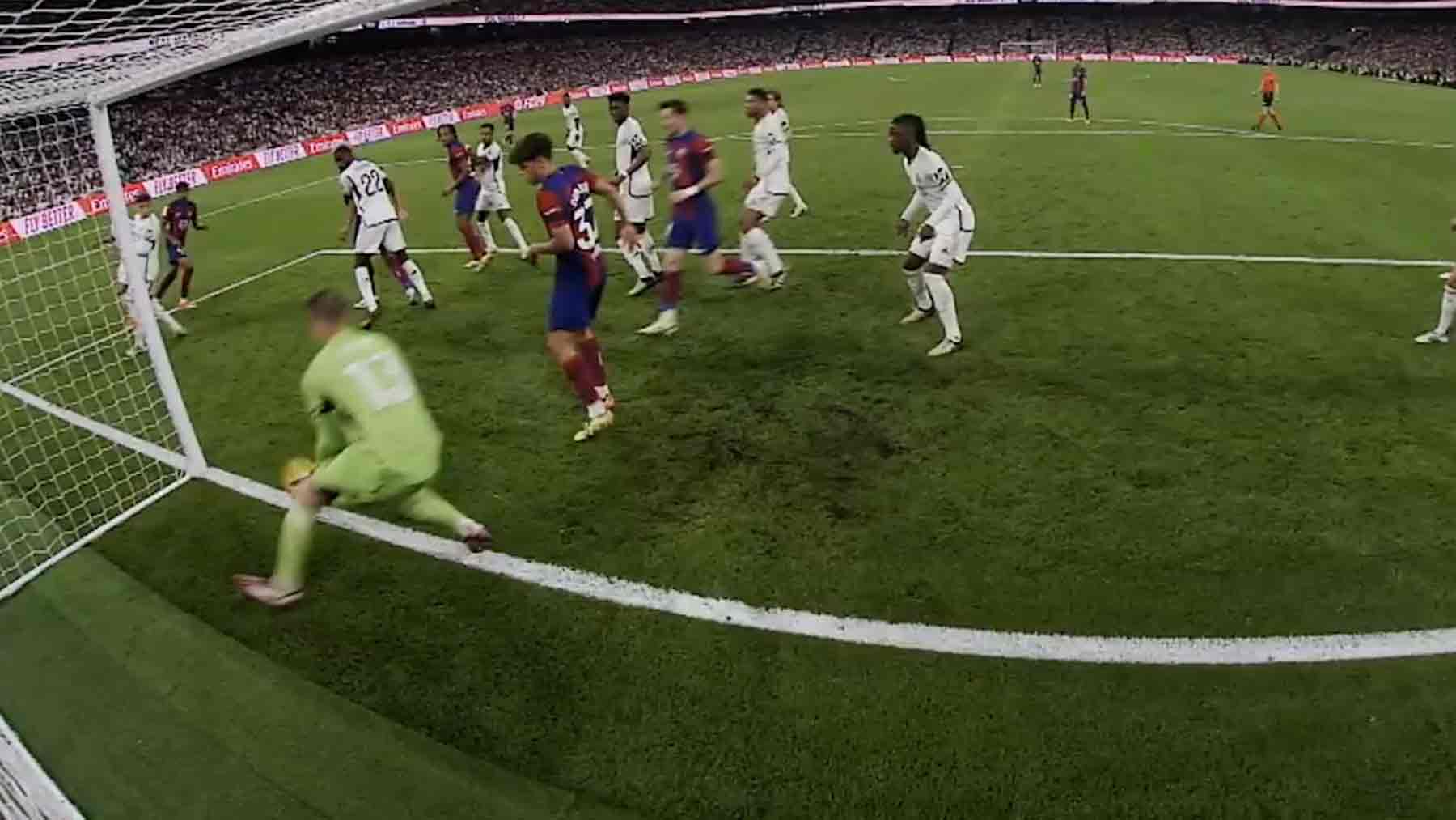 Los árbitros contestan a Laporta publicando los audios del VAR