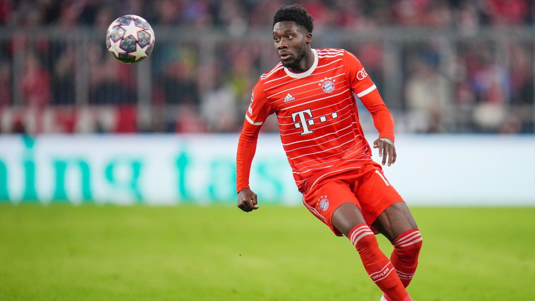 El Bayern ningunea a Alphonso Davies