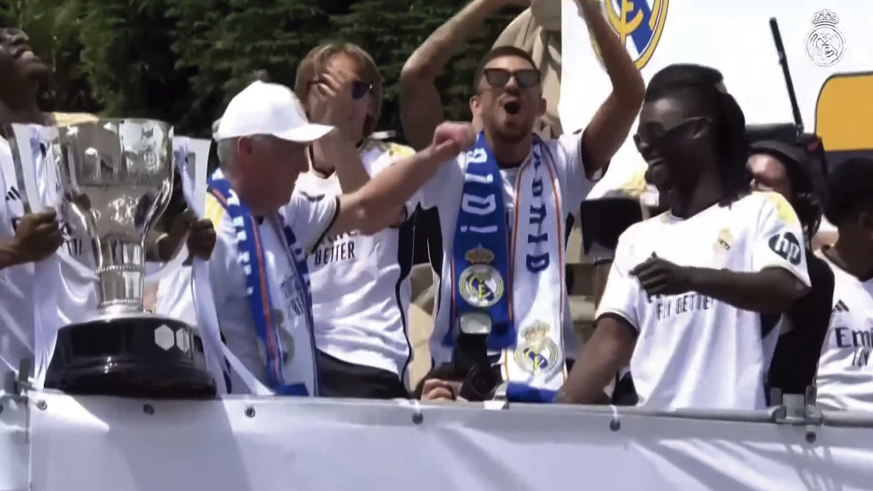 El momento más viral de la celebración de Liga: ¡Ancelotti pidió a ...