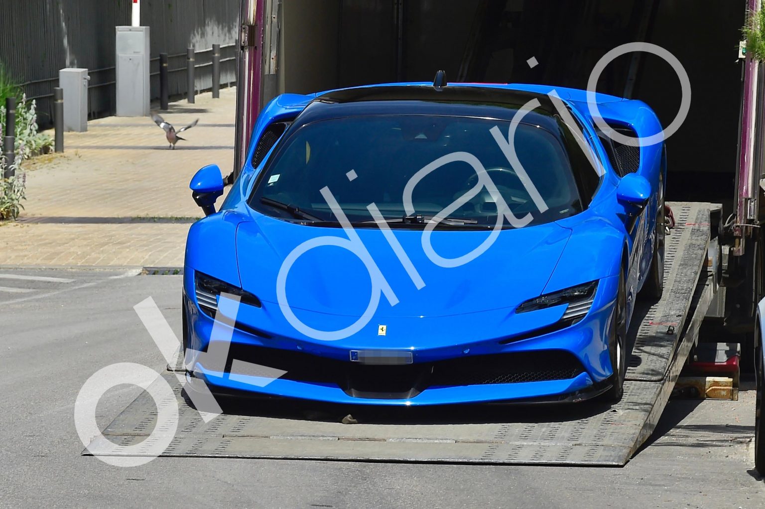 Fotos exclusivas de la mudanza de Mbappé a 'La Finca': así llegó su ...