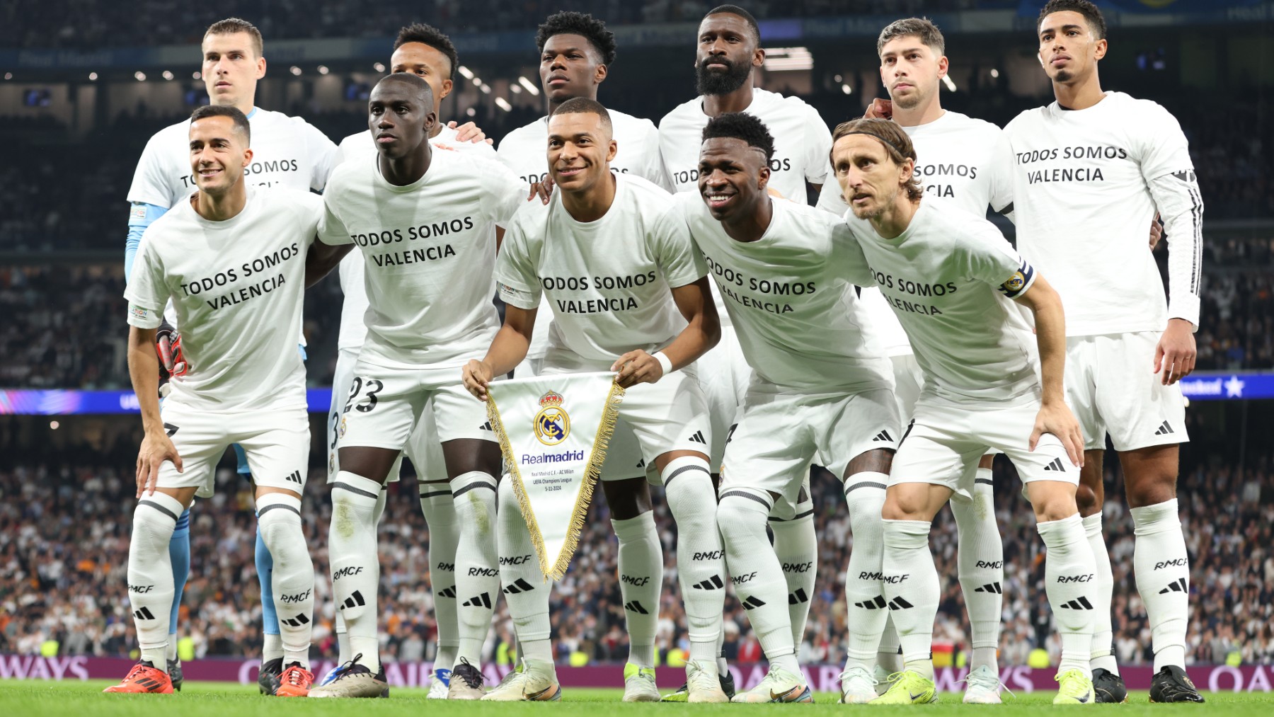 Pitada histórica del Bernabéu al himno de la Champions por el Balón de ...