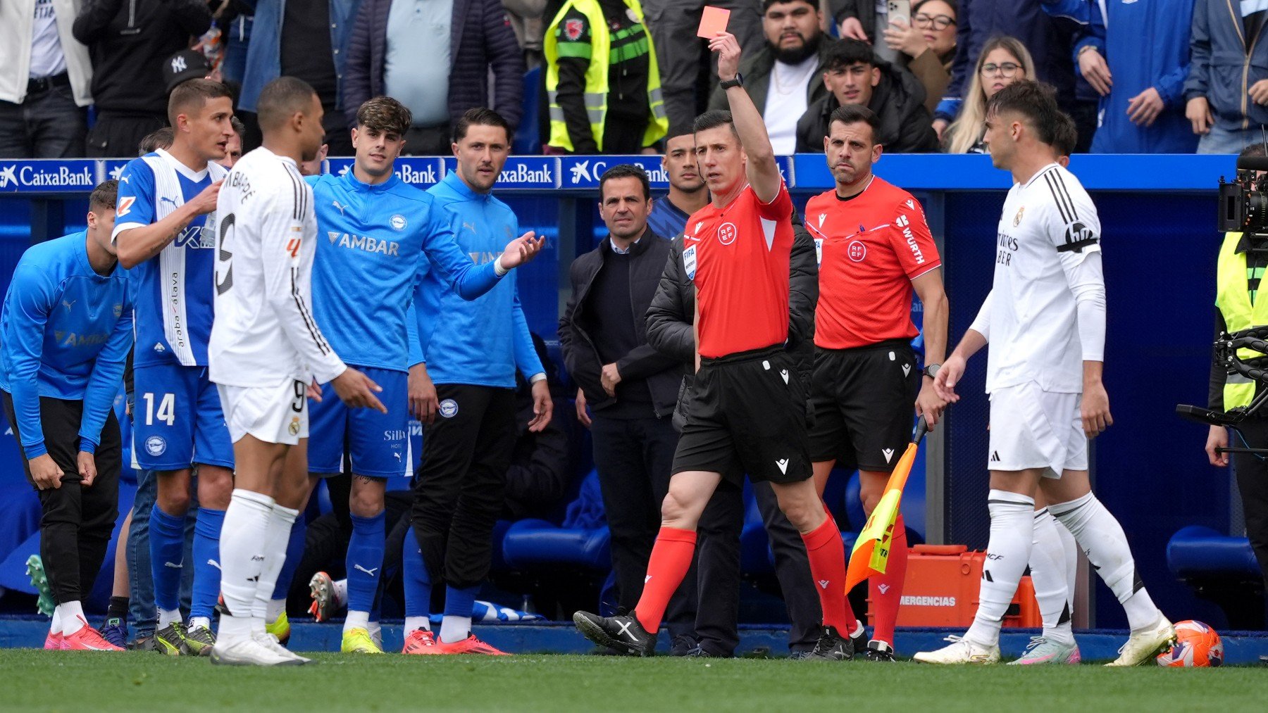 Un partido de sanción para Mbappé por su roja en Vitoria y jugará la ...