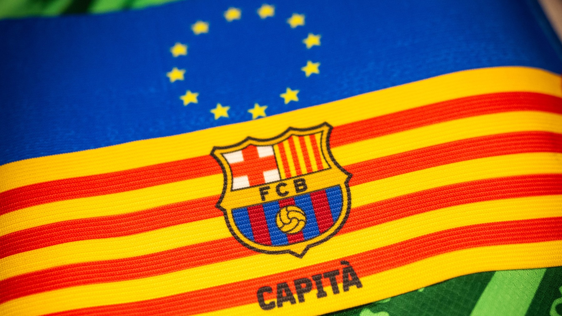 El Barça borra a España: luce la bandera de Europa y la señera antes ...