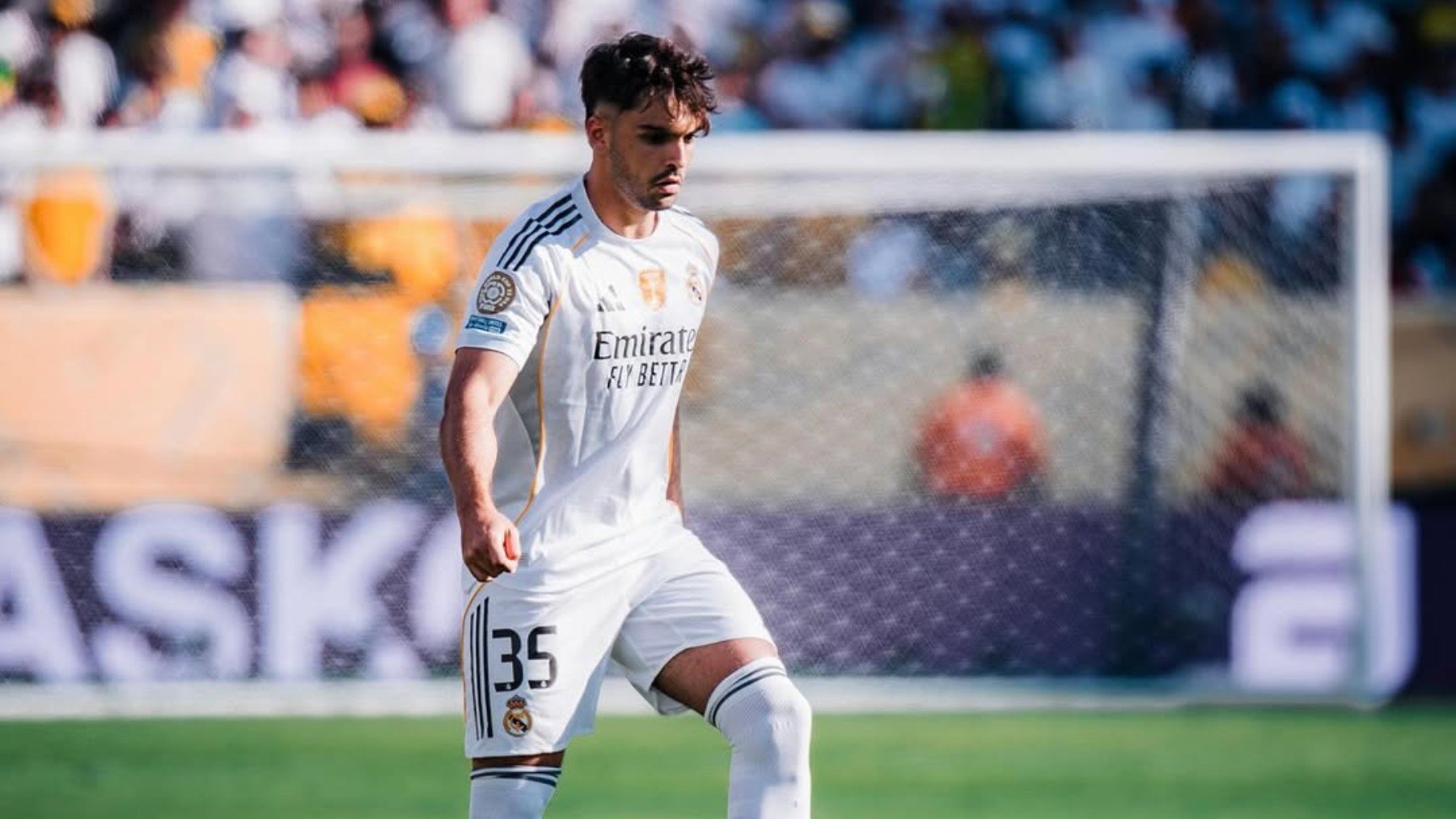 El Real Madrid inscribe a Raúl Asencio en el primer equipo