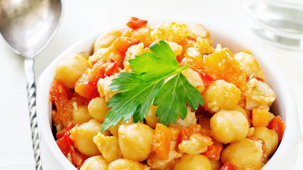 Receta de Ensalada de garbanzos con salsa dulce de pimientos