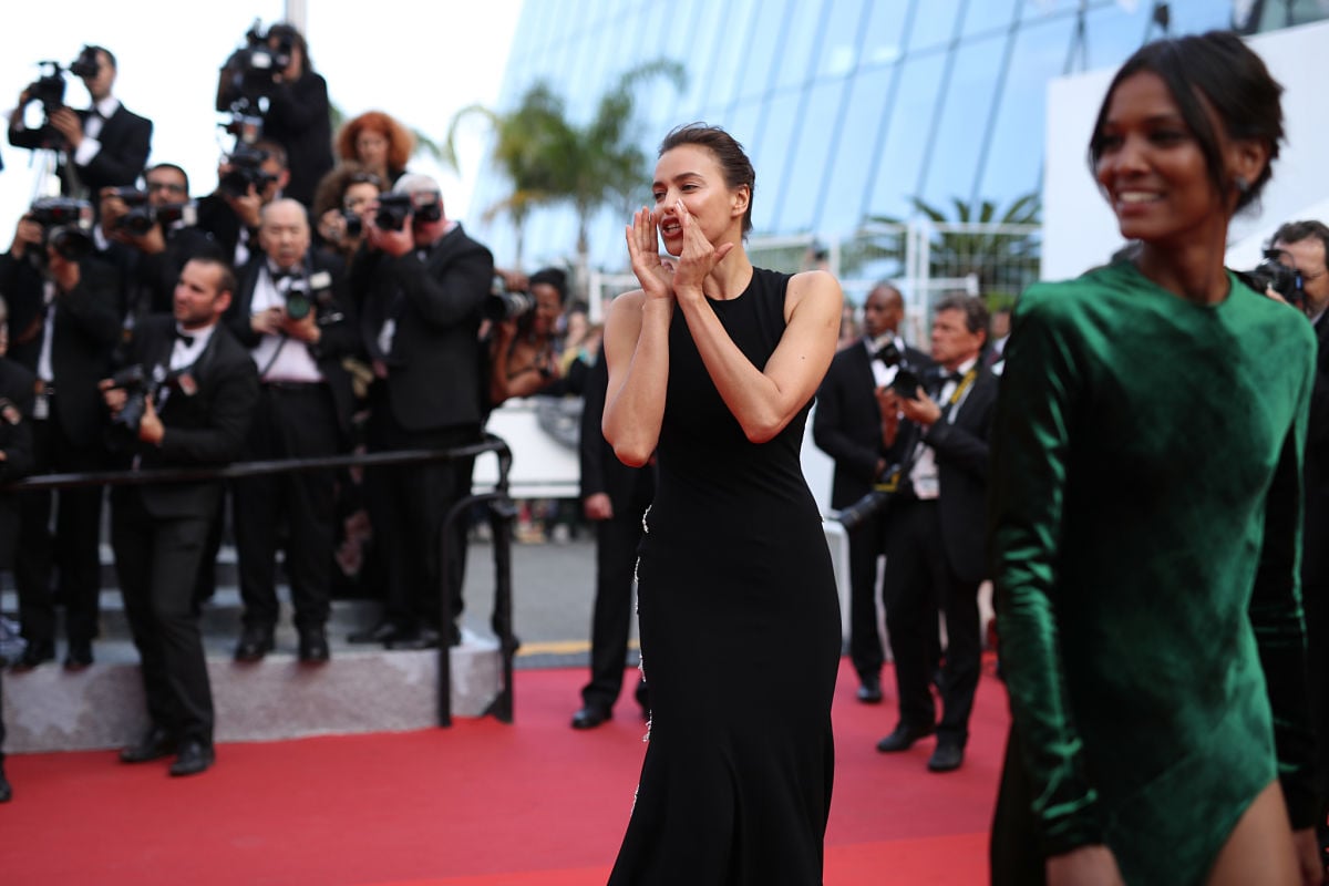 Irina Shayk, de la mano de Lewis Hamilton en Cannes