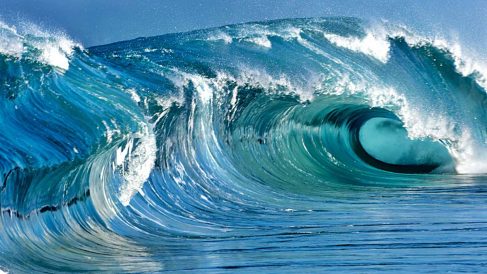 ¿Qué causa las mareas?