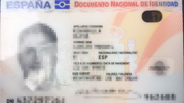 VIDEO: 2 REPORTEROS censados en MADRID VOTAN con DNI FALSO +OKDIARIO ...