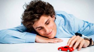 Síndrome de Peter Pan: Características de la eterna juventud mental