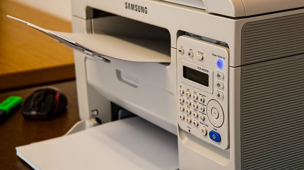Cómo enviar un fax desde una máquina de fax o un ordenador