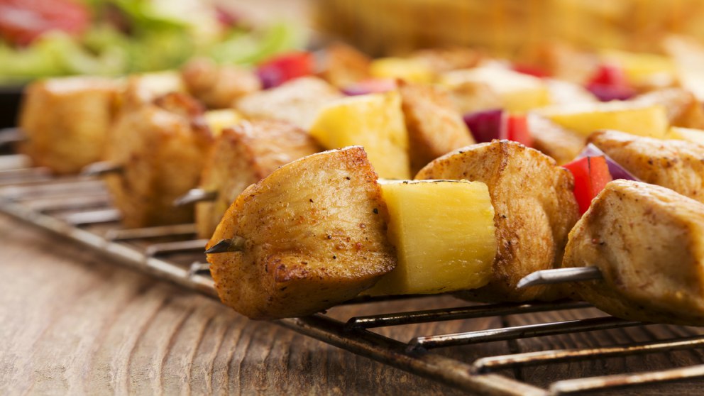Receta de Brochetas de pollo y piña, sabrosa y sana