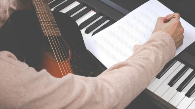 Cómo escribir letras de canciones de forma correcta paso a paso