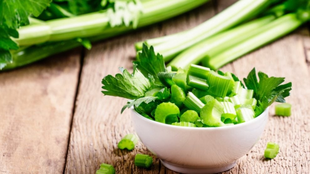 Receta de Zumo detox con apio, manzana y pepino