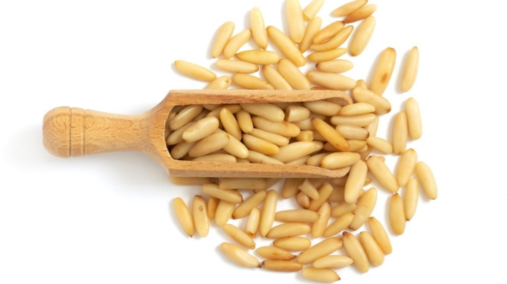 Receta de Bizcocho de piñones italiano fácil de preparar