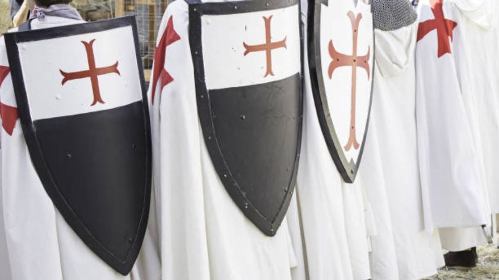 Cómo hacer un escudo paso a paso