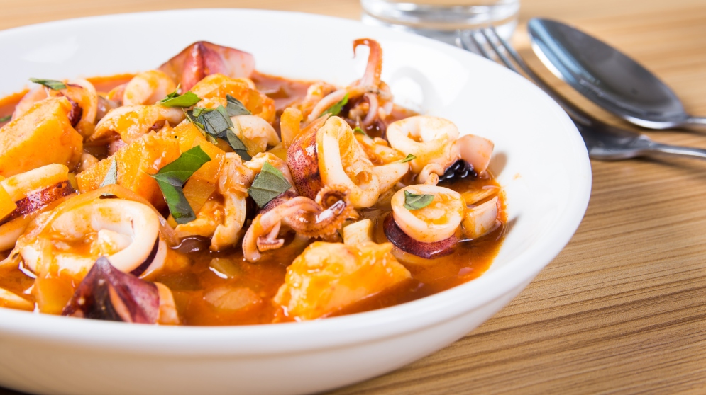 Receta de guiso de calamares con setas