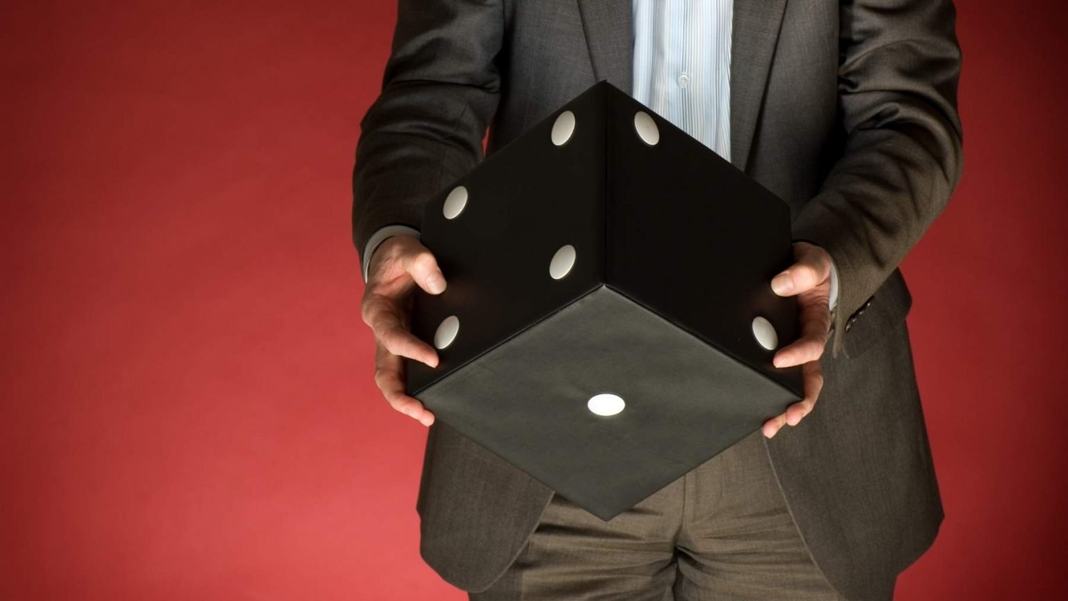 Cómo hacer un dado de cartón: manualidades fácilmente paso a paso