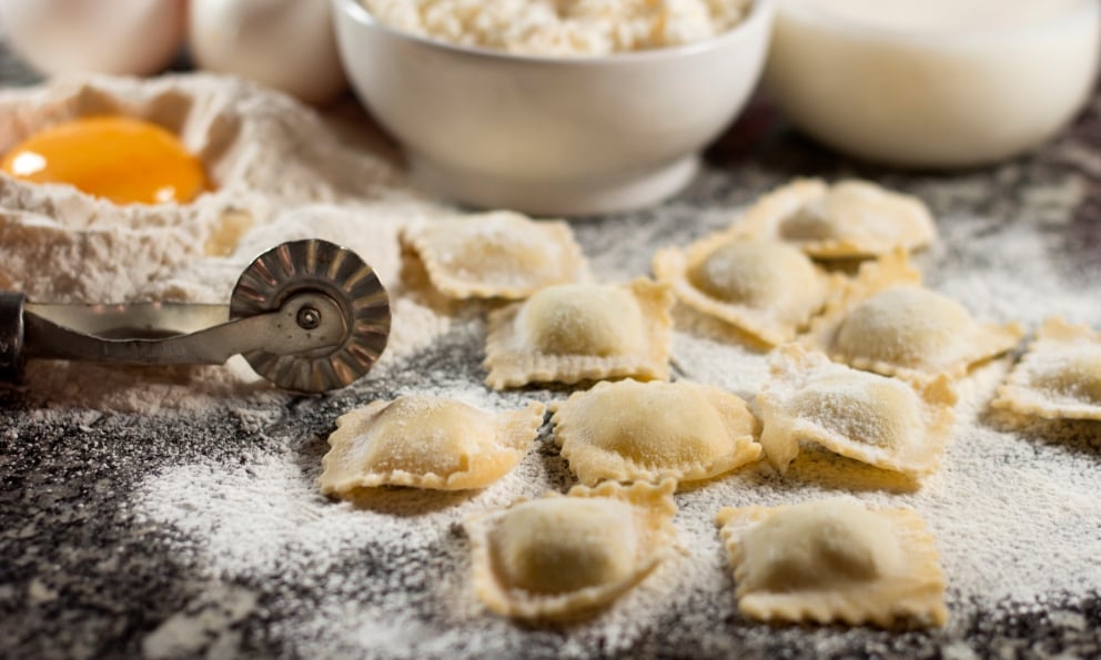 Receta de raviolis a la boloñesa con anchoas y aceitunas